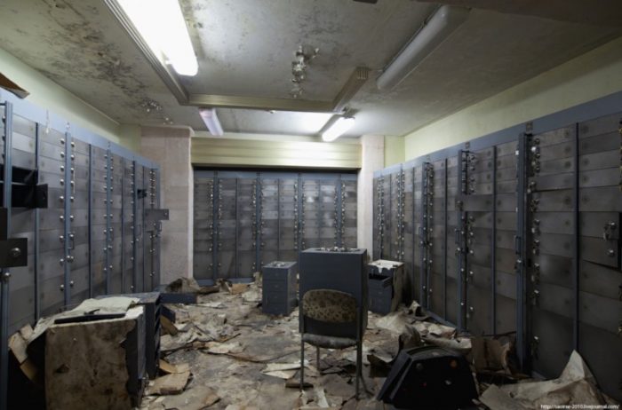 Largest Diamond Heist in History | Galeries du Diamant